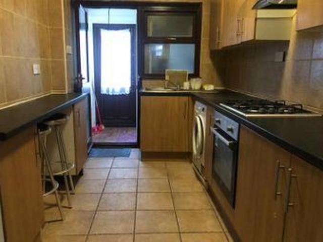 3 Bedrooms Semi detached house for rent in Coventry Road, London IG1