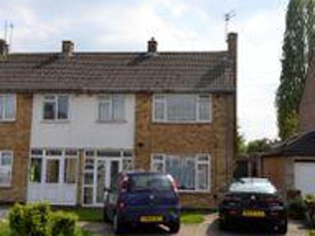 3 Bedrooms Semi detached house for rent in Cowdray Close, Leamington Spa CV31