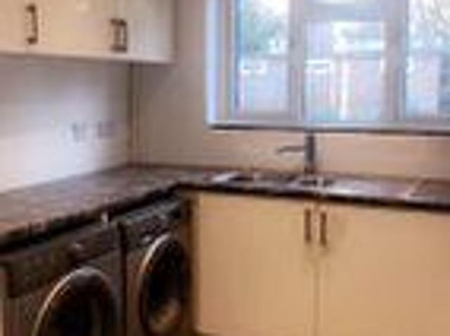 3 Bedrooms Semi detached house for rent in Coleridge Road, Croydon CR0