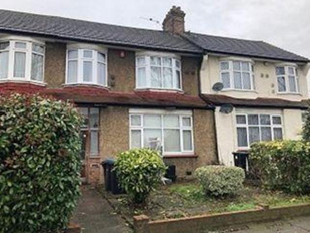 3 Bedrooms Semi detached house for rent in Connaught Gardens, London N13