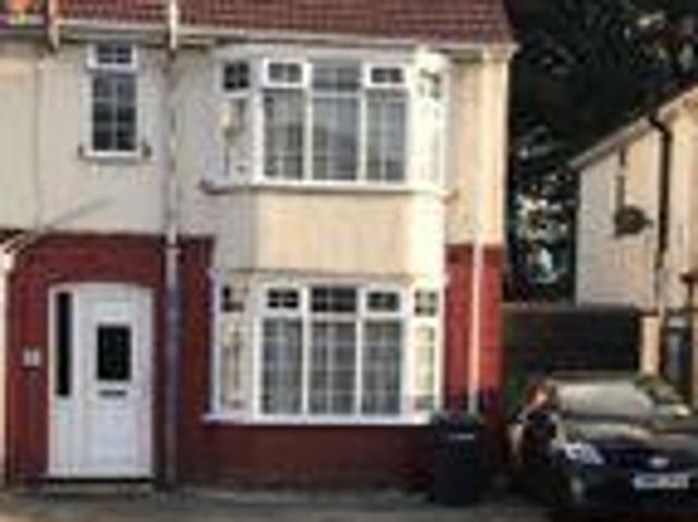 3 Bedrooms Semi detached house for rent in Connaught Road, Luton LU4