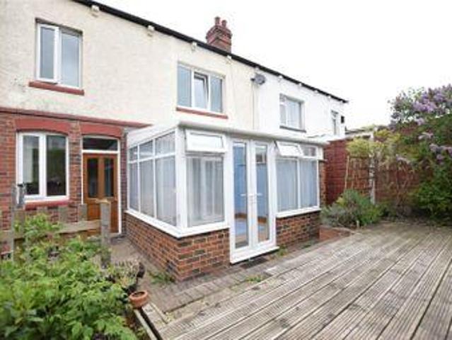 3 Bedrooms Semi detached house for rent in Cambridge Gardens, Leeds, West Yorkshire LS13