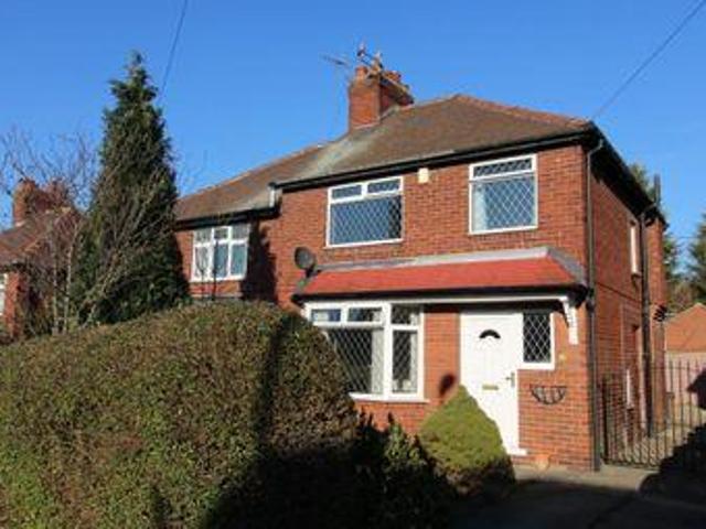 3 Bedrooms Semi detached house for rent in Carlton Avenue, Castleford WF10