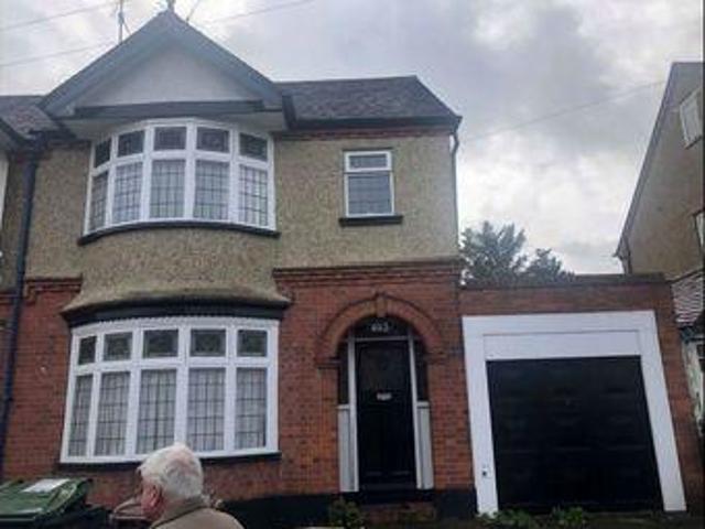 3 Bedrooms Semi detached house for rent in Carlton Crescent, Luton LU3