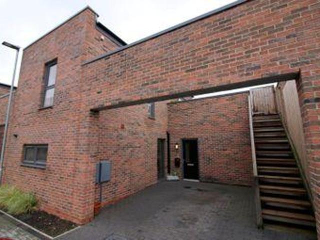 3 Bedrooms Semi detached house for rent in Carrington Court, Derby DE1