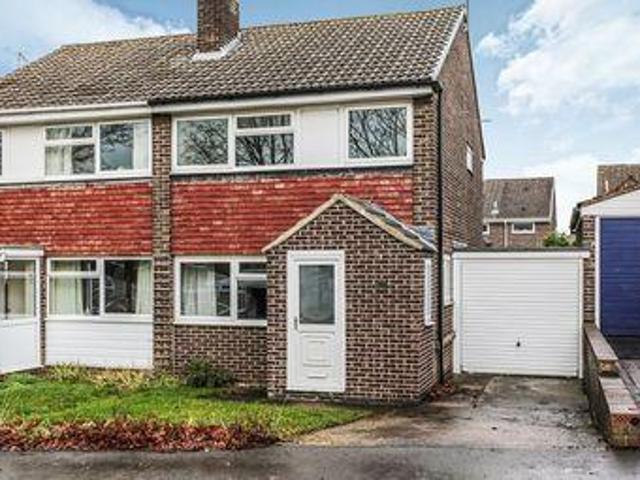 3 Bedrooms Semi detached house for rent in Cedar Close, Killamarsh, Sheffield S21