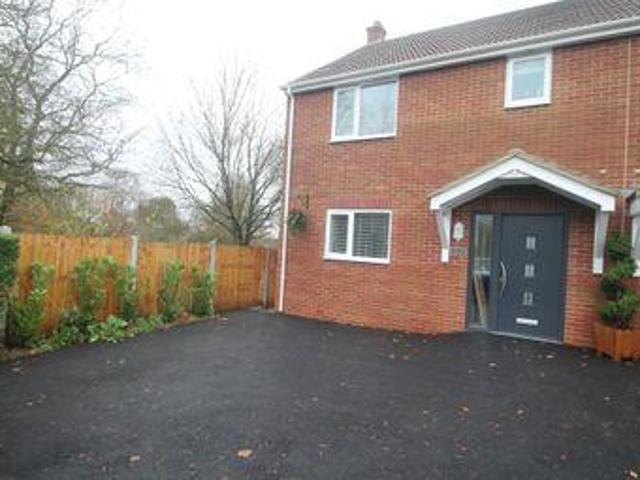 3 Bedrooms Semi detached house for rent in Church Road, Chelmsford CM2