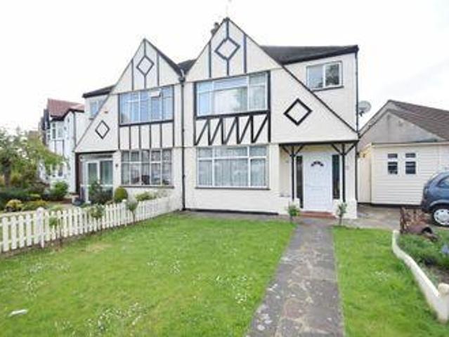 3 Bedrooms Semi detached house for rent in Churchill Avenue, Hillingdon UB10