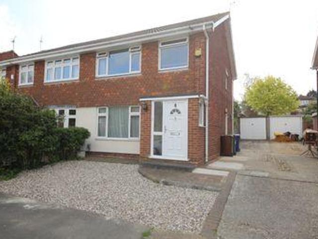 3 Bedrooms Semi detached house for rent in Champion Close, Corringham, Stanford Le Hope SS17