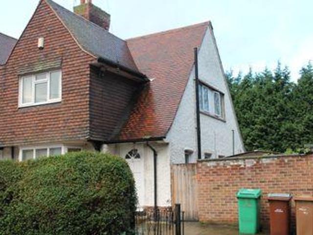 3 Bedrooms Semi detached house for rent in Charnock Avenue, Wollaton Park, Nottingham NG7