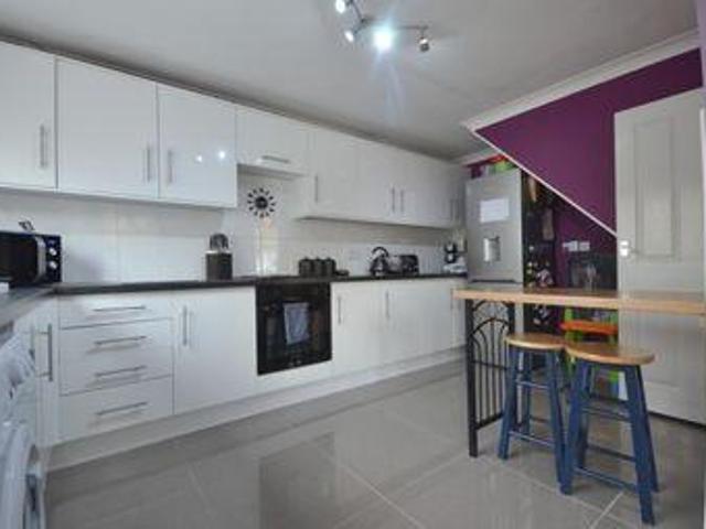 3 Bedrooms Semi detached house for rent in Charing Road, Gillingham ME8