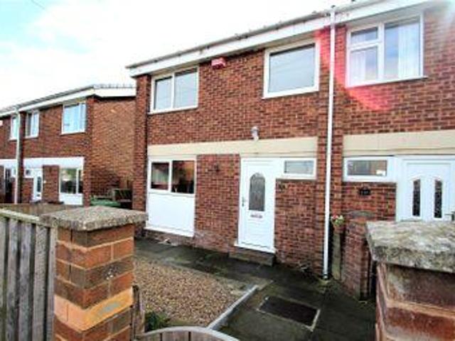 3 Bedrooms Semi detached house for rent in Chequers Close, Pontefract, West Yorkshire WF8