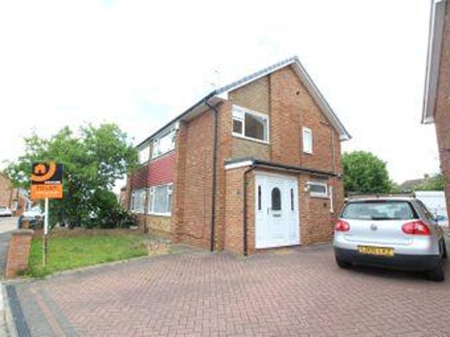 3 Bedrooms Semi detached house for rent in Cirrus Crescent, Gravesend, Kent DA12