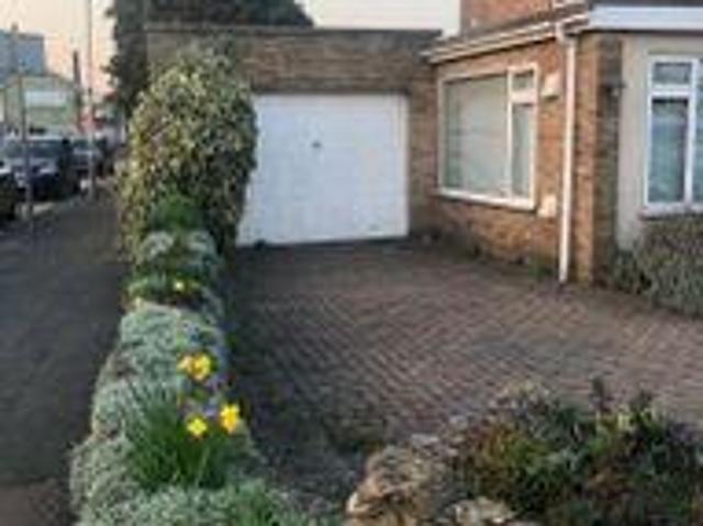 3 Bedrooms Semi detached house for rent in Craneswater, Hayes, Middlesex UB3