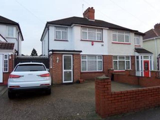 3 Bedrooms Semi detached house for rent in Cranford Drive, Hayes UB3