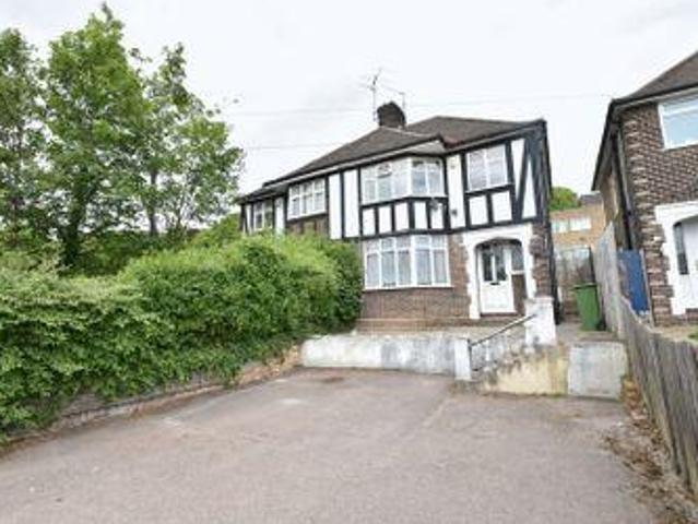 3 Bedrooms Semi detached house for rent in Crescent Road, Luton LU2