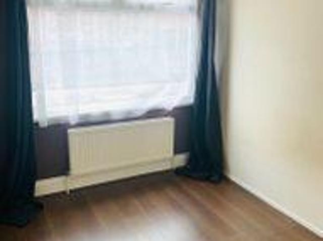 3 Bedrooms Semi detached house for rent in Abbey Road, Stratford E15