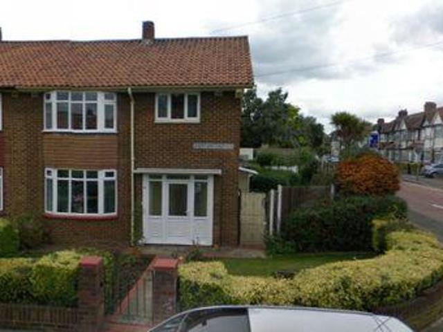 3 Bedrooms Semi detached house for rent in Abercorn Gardens, Chadwell Heath, Romford RM6