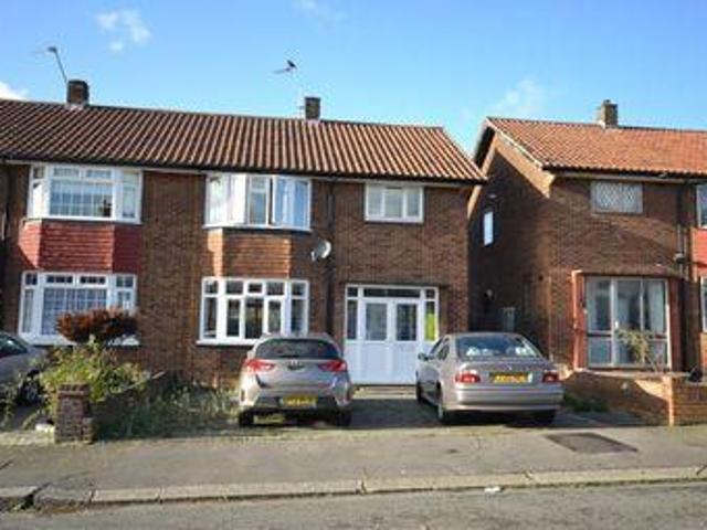 3 Bedrooms Semi detached house for rent in Abercorn Gardens, Chadwell Heath, Romford RM6