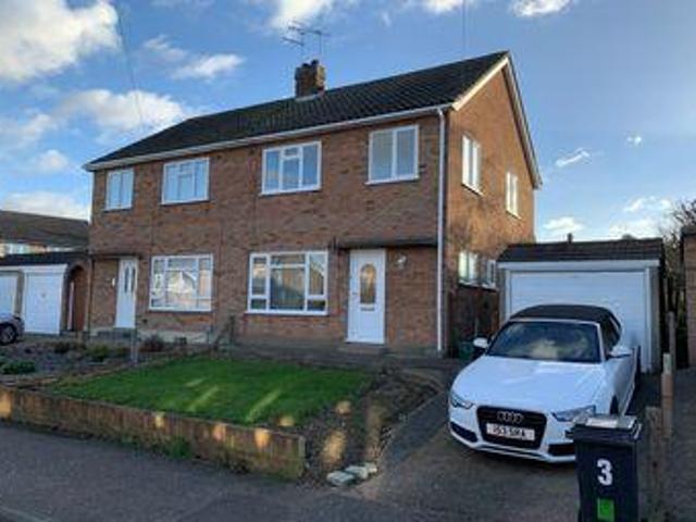 3 Bedrooms Semi detached house for rent in Alder Drive, Moulsham Lodge, Chelmsford CM2