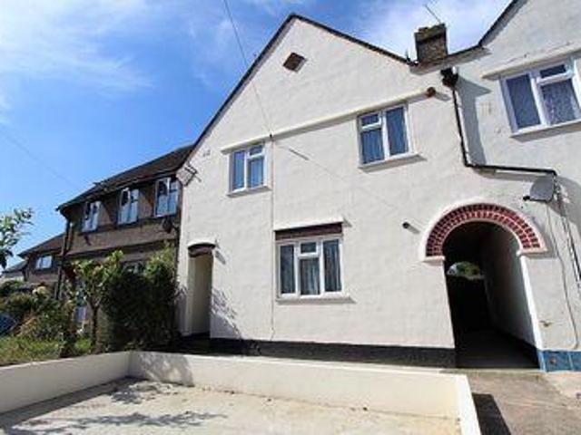 3 Bedrooms Semi detached house for rent in Appletree Avenue, West Drayton, Middx UB7