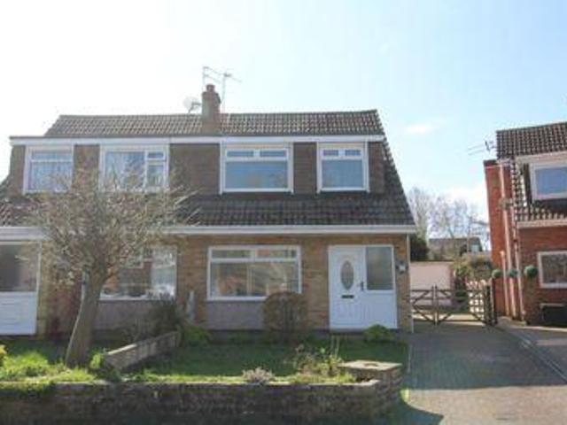 3 Bedrooms Semi detached house for rent in Arthursdale Drive, Scholes, Leeds LS15