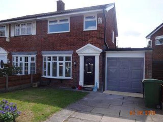 3 Bedrooms Semi detached house for rent in Arundel Ave, Flixton M41