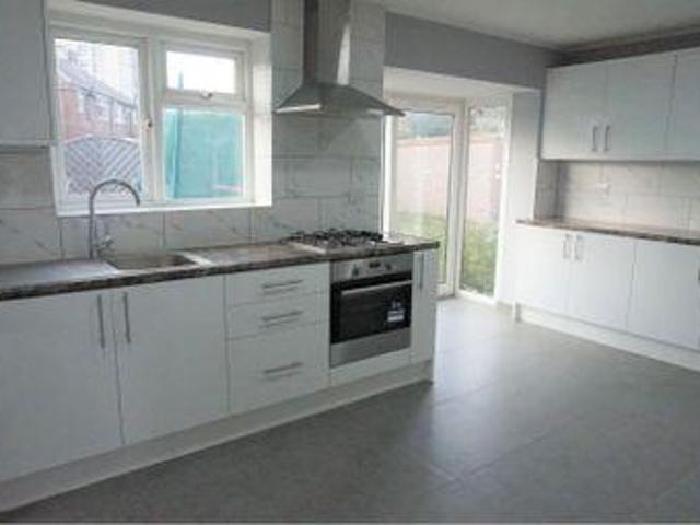 3 Bedrooms Semi detached house for rent in Arklow Road, Doncaster DN2
