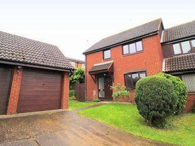 3 Bedrooms Semi detached house for rent in Ashridge Drive, Bedford MK41