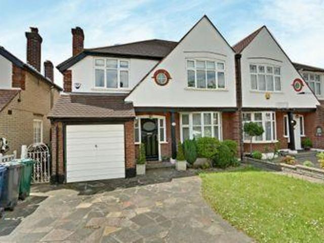 3 Bedrooms Semi detached house for rent in Ashurst Road, Cockfosters EN4