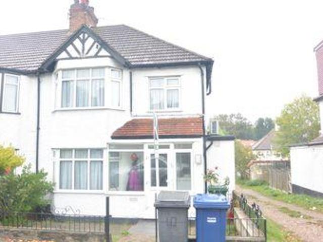 3 Bedrooms Semi detached house for rent in Boyne Avenue, Hendon NW4