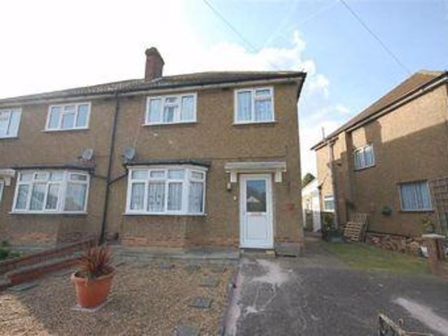 3 Bedrooms Semi detached house for rent in Boleyn Drive, Ruislip HA4