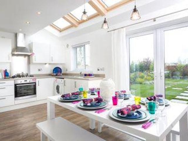 3 Bedrooms Semi detached house for rent in Baytree Lane, Middleton, Manchester M24