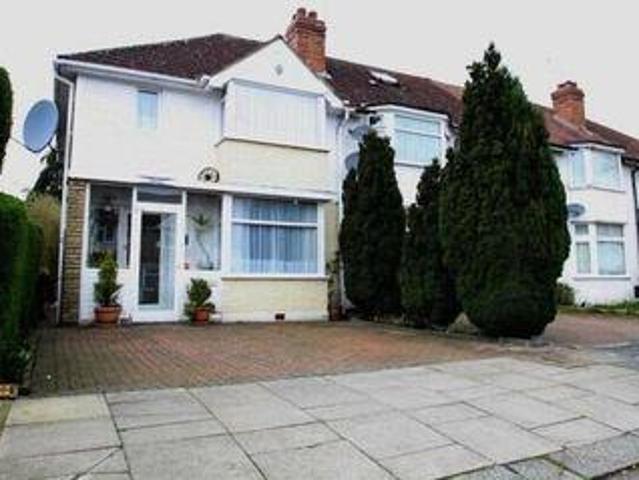 3 Bedrooms Semi detached house for rent in Barund Ave, Greenford UB6