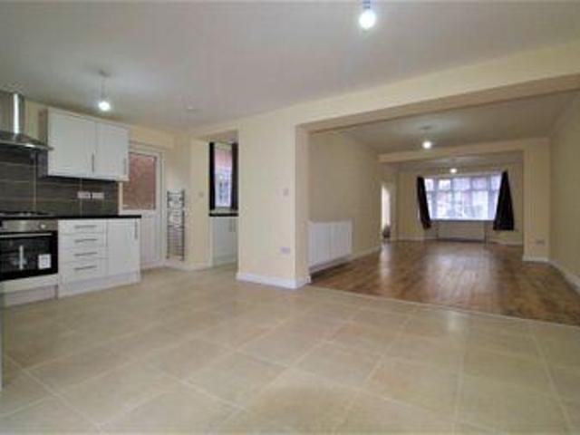 3 Bedrooms Semi detached house for rent in Beverley Gardens, Wembley HA9