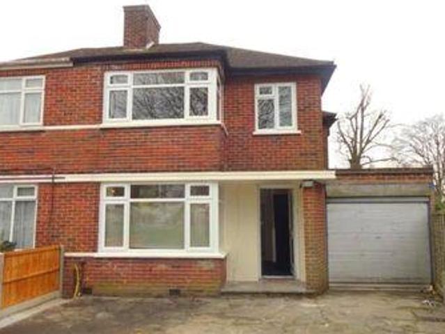 3 Bedrooms Semi detached house for rent in Beverley Drive, Edgware HA8