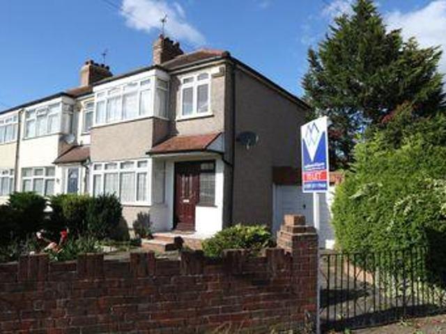 3 Bedrooms Semi detached house for rent in Berkeley Road, Uxbridge UB10