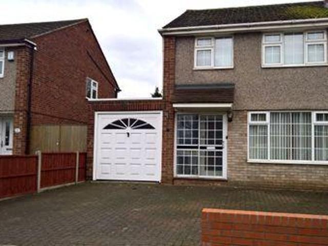 3 Bedrooms Semi detached house for rent in Bignal Drive, Leicester LE3