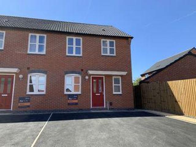 3 Bedrooms Semi detached house for rent in Bishop Lane, Burton On Trent, Staffordshire DE13