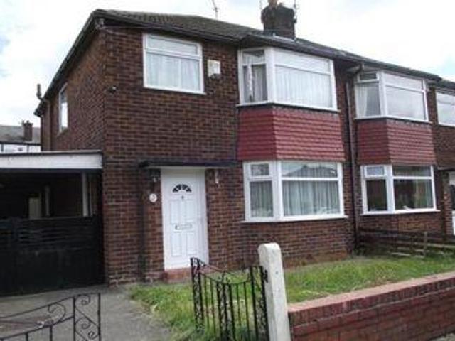 3 Bedrooms Semi detached house for rent in Blackford Avenue, Bury BL9