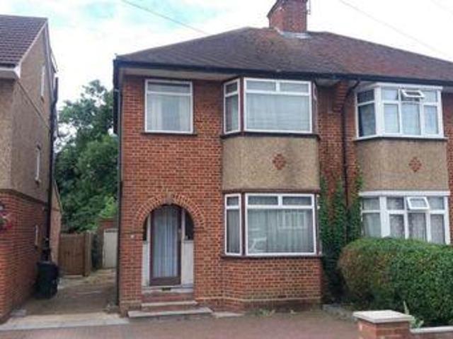 3 Bedrooms Semi detached house for rent in Blacklands Drive, Hayes UB4