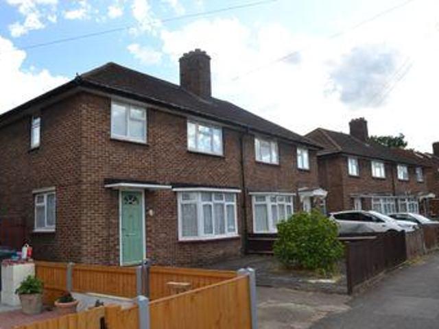 3 Bedrooms Semi detached house for rent in Blake Avenue, Barking IG11