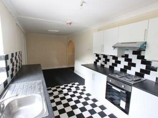 3 Bedrooms Semi detached house for rent in Bland Road, Leicester LE3