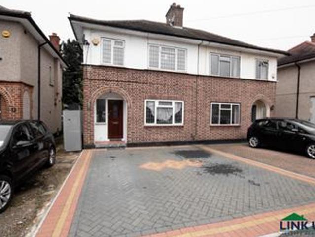 3 Bedrooms Semi detached house for rent in Bradenham Road, Hayes UB4