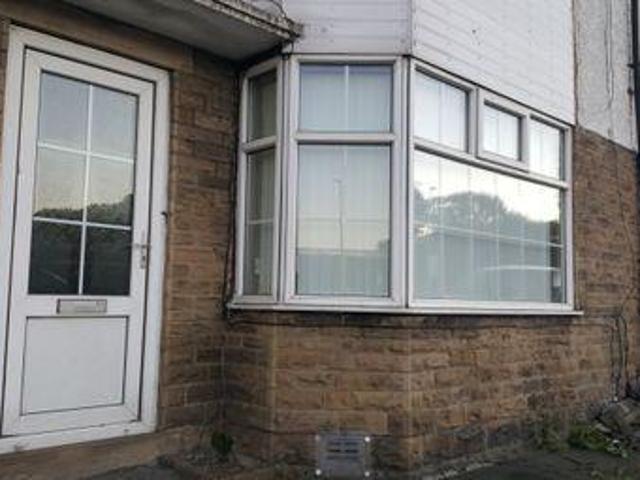 3 Bedrooms Semi detached house for rent in Bradford Road, Pudsey LS28