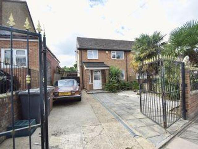 3 Bedrooms Semi detached house for rent in Bradley Road, Luton LU4