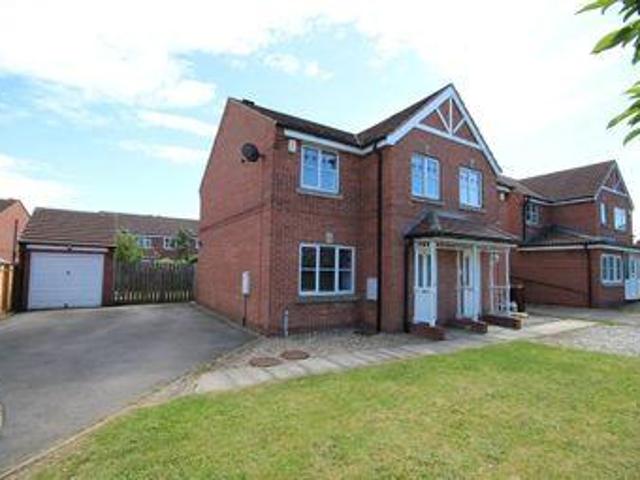 3 Bedrooms Semi detached house for rent in Bramham Park Court, Leeds LS10