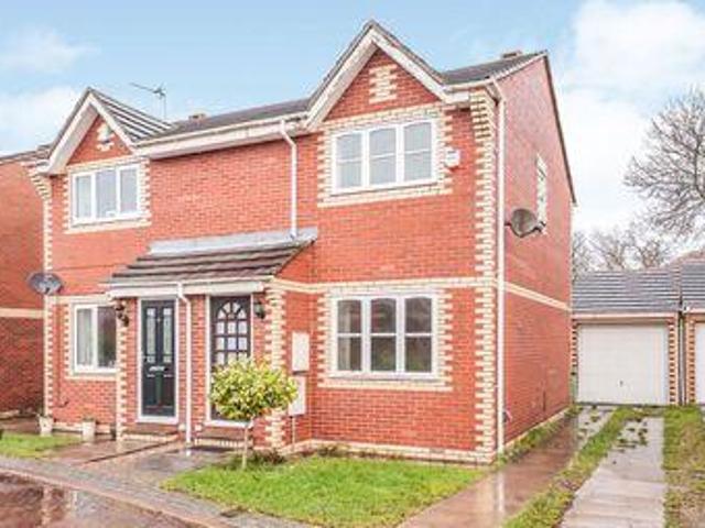 3 Bedrooms Semi detached house for rent in Brierlands Close, Garforth, Leeds LS25