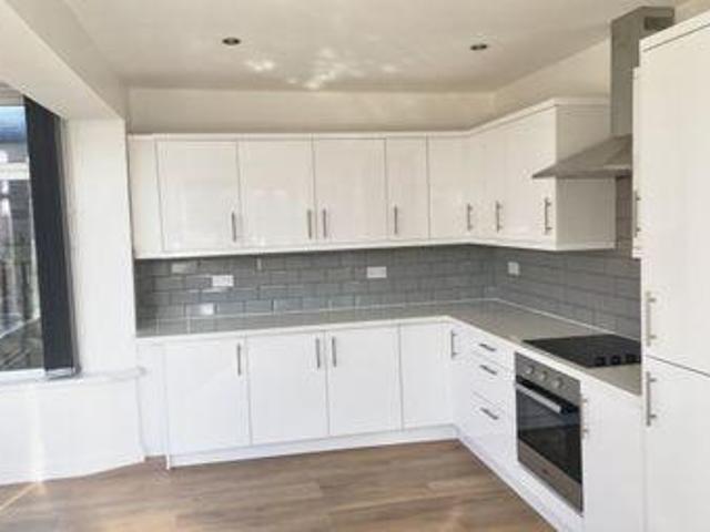 3 Bedrooms Semi detached house for rent in Broadway, Manchester M40