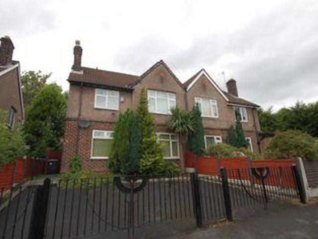 3 Bedrooms Semi detached house for rent in Brook Avenue, Swinton, Manchester M27